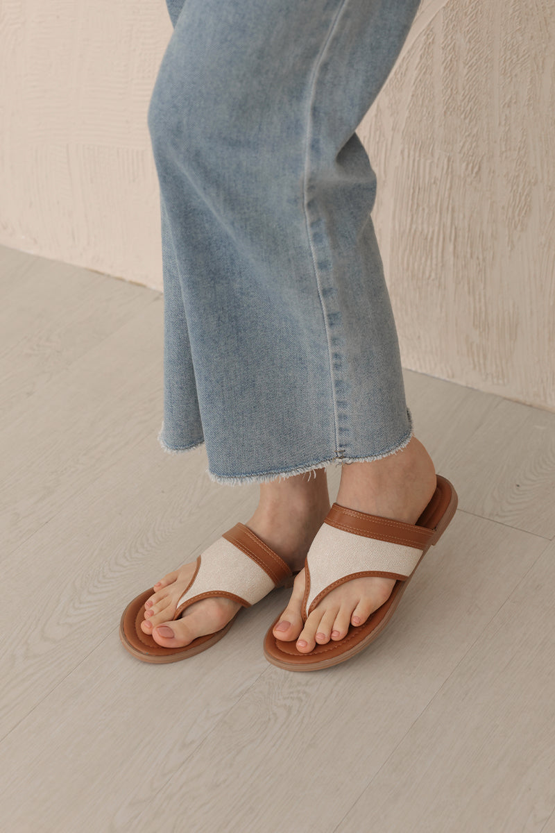 Kairi Thong Sandals in Tan / Waterproof Linen – Sunday Staples